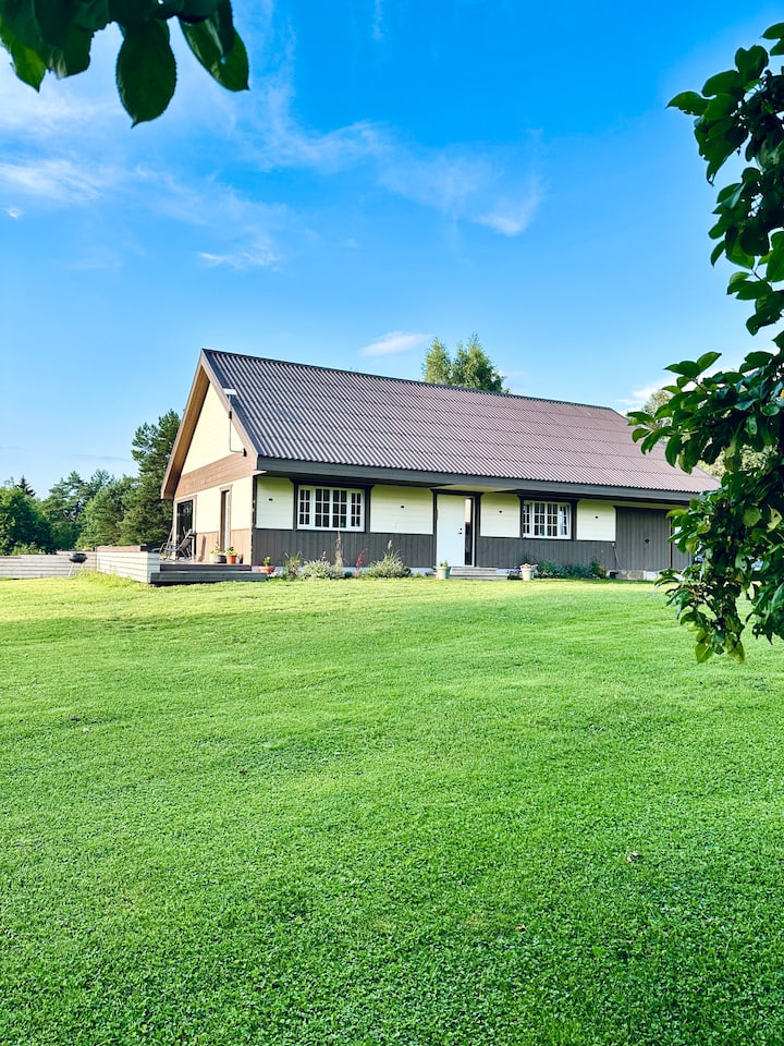 Privaatne Talumajutus Basseini Ja Saunaga - Estonia