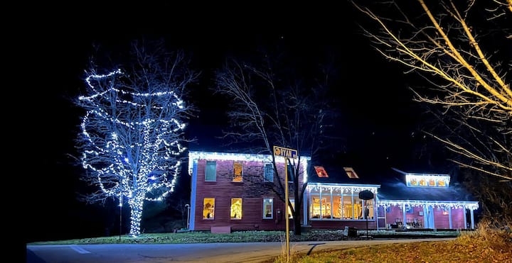The Antler: 1721 Restored Farm House - Monadnock State Park, Jaffrey