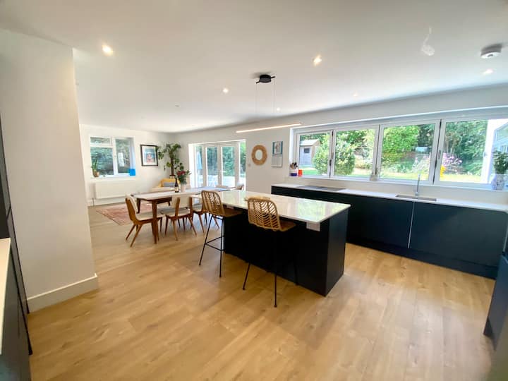 Seagrass Luxury House, Central Lymington Sleeps 10 - Lymington