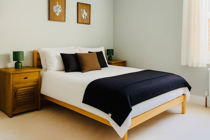 Queen’s Retreat: Chic 3-bed, Sleeps 6, Parking X2 - Lincoln