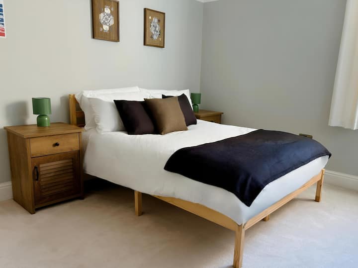 Queen’s Retreat: Chic 3-bed, Sleeps 6, Parking X2 - Lincoln