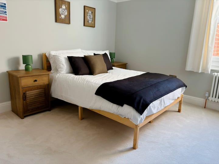 Queen’s Retreat: Chic 3-bed, Sleeps 6, Parking X2 - Lincoln