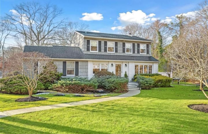 Hamptons Country Pool Getaway - Hampton Bays, NY