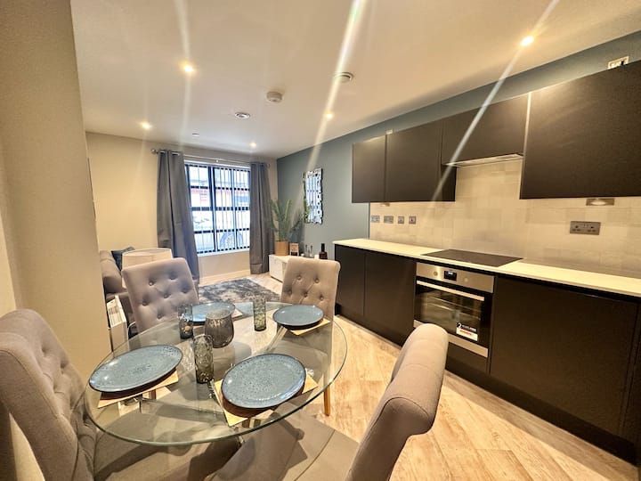 Chic One-bedroom + Home Office - Birmingham