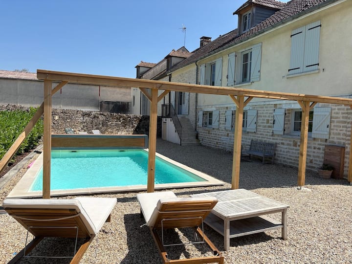La Maison Anglaise, With Pool. 6 Bed/3 Bathrooms. - Meursault