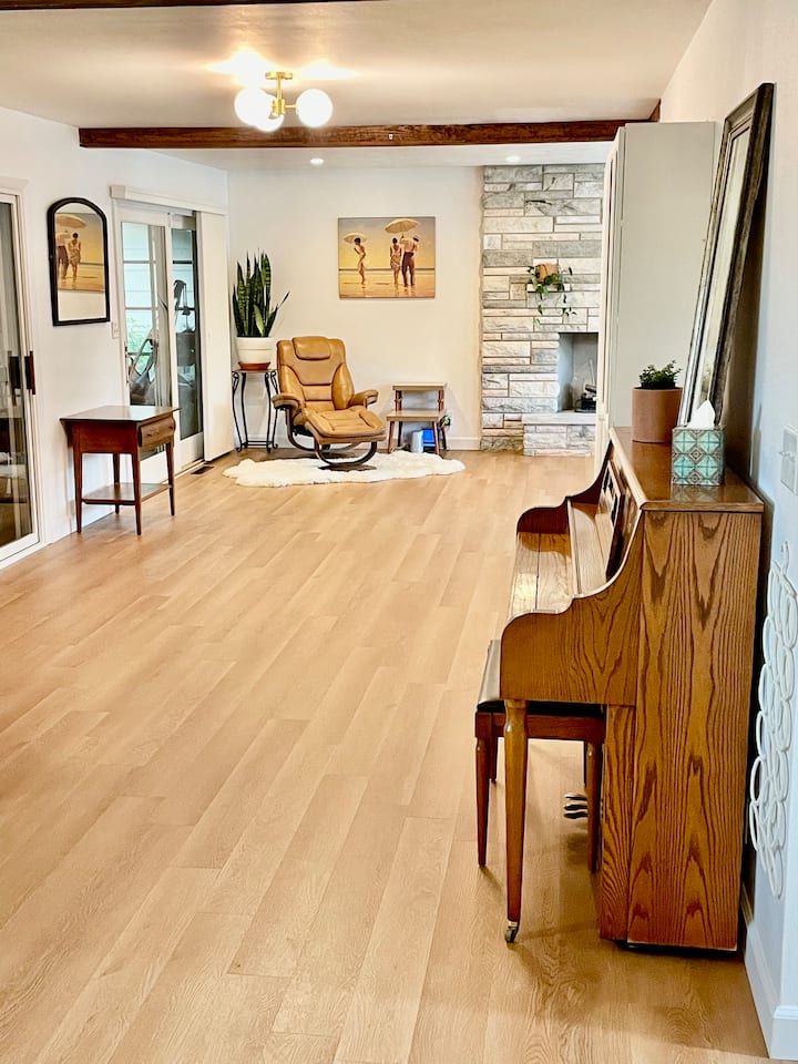 Spacious, Modern, 3 Bed/3 Bath - Springfield, IL