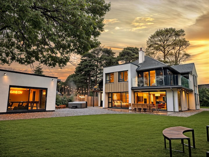 Luxury Home W/ Hot Tub + Games Room + Fire Pit - West Runton