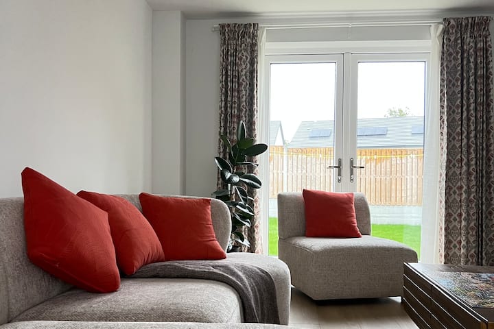 Beautiful, Bright Room In A Home, Simple Breakfast - Leixlip