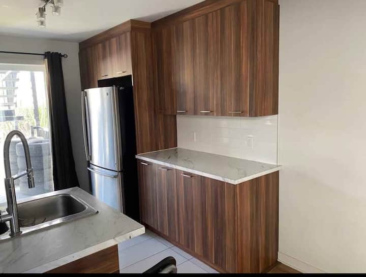 Beautiful, Fresh 3 Bedroom Appt - Longueuil