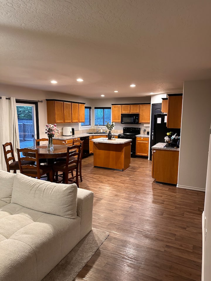 Convenient & Cozy Nampa Stay - Nampa, ID