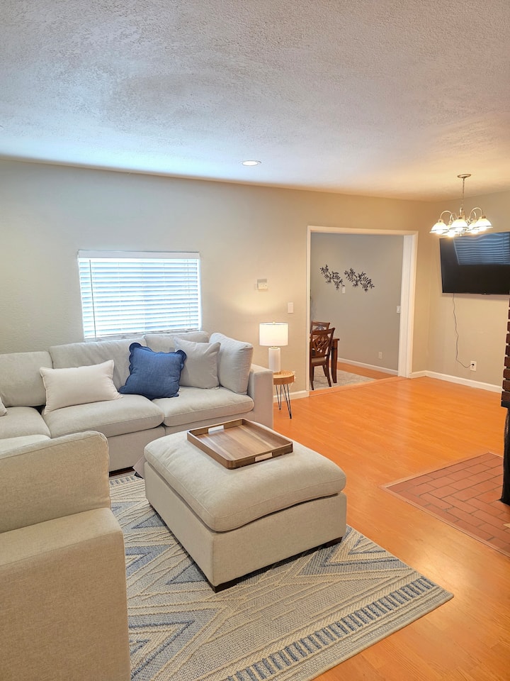 Delightful Escape – 2br Home - Los Angeles, CA