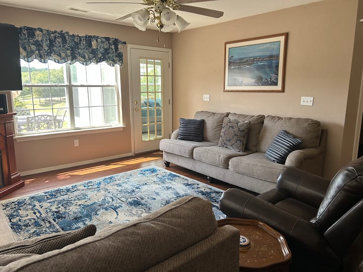 2-bedroom, 2-bathroom, Sleeps 6 & Sunroom - Branson, MO