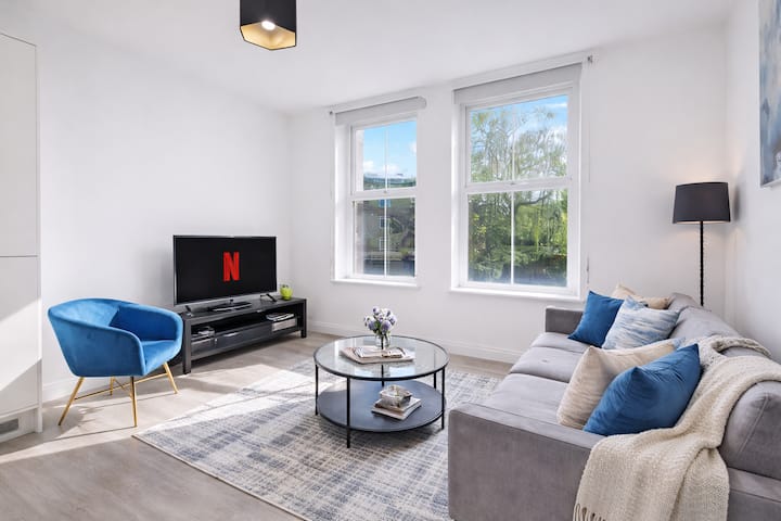 New Apartment | Sleeps 3 | Wifi | Private Parking - Bedford