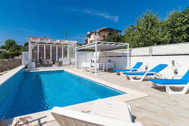 Apartment Mit Privatpool Aria - Pula