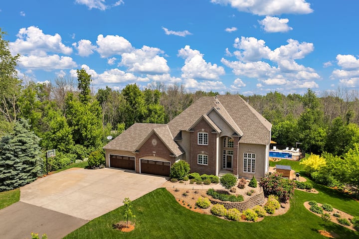 Lux Retreat On 5 Acres-pool/hot Tub/game Room! - Farmington, MN