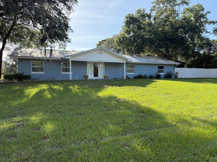 Home With 3 Master Bedrooms - Lake Yale, FL
