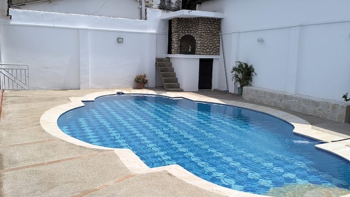 Casa Con Piscina Centro - Carmen de Apicalá