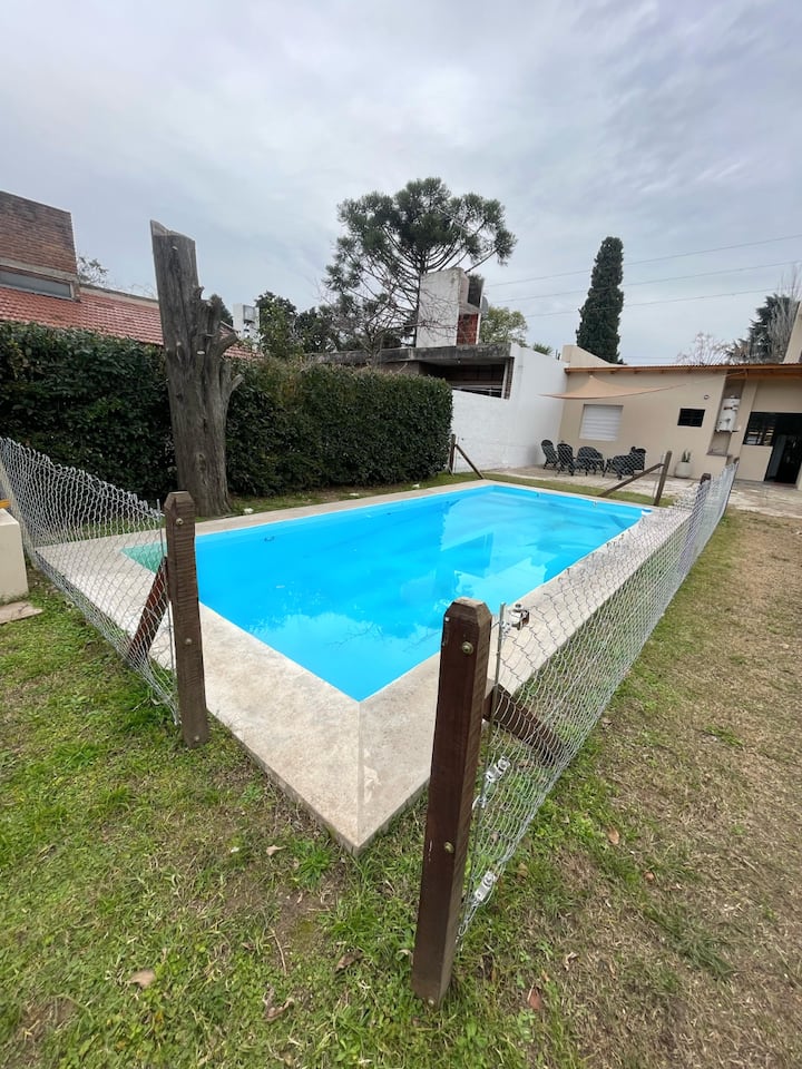 Casa Con Piscina En City Bell - La Plata