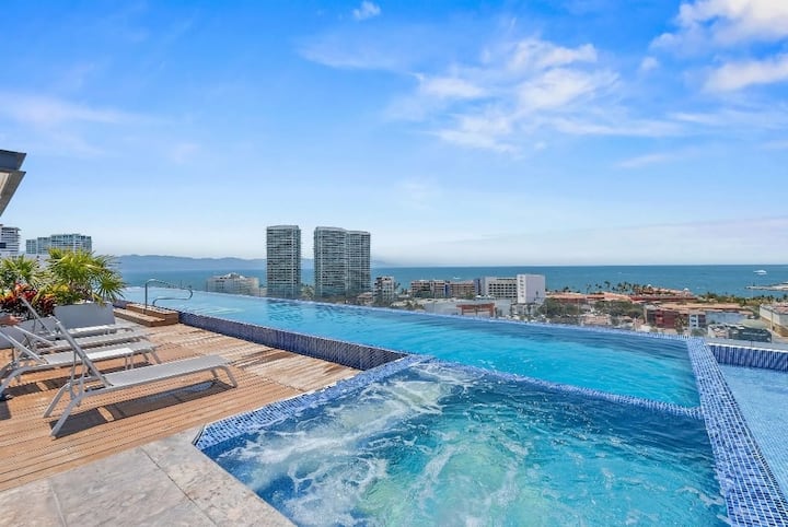 Zoho Luxury Condo With Rooftop Pool + Gym +Parking - Puerto Vallarta