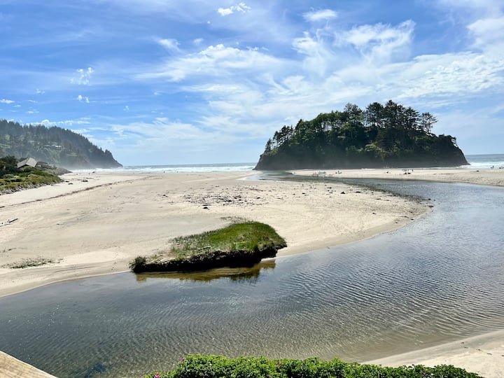 Oceanfront Corner Condo Views Of Proposal Rock - Neskowin, OR