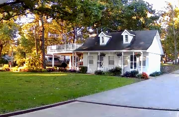 Cozy Cottage W/ Rooftop Lounge & Scenic Views - Salina Park, Salina