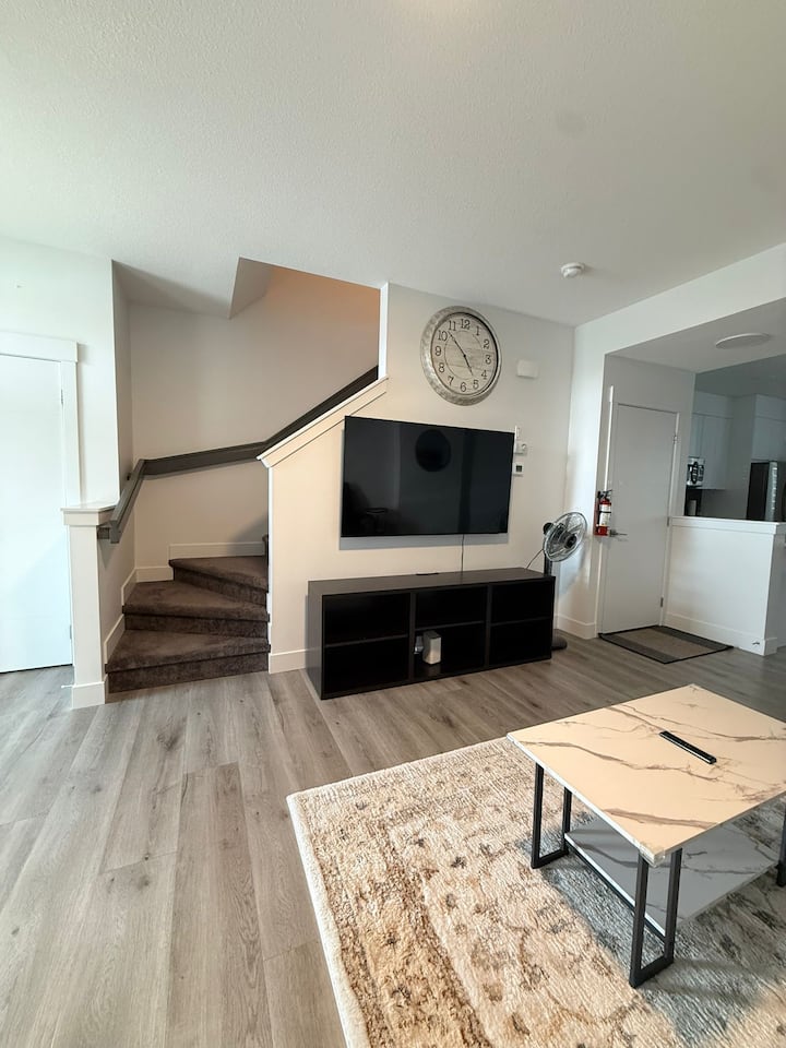 Modern 3br Carrington Home – Near Airport & Shops - Calgary