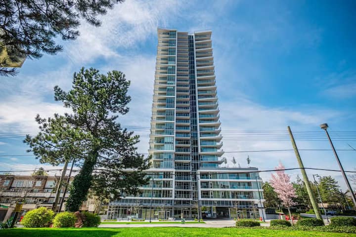 5-star New Studio Surrey Skytrain With A/c & Gym - New Westminster