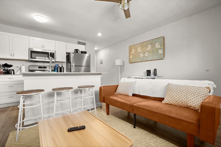 Modern King Suite • Free Parking • Acl/f1/ut - Austin, TX