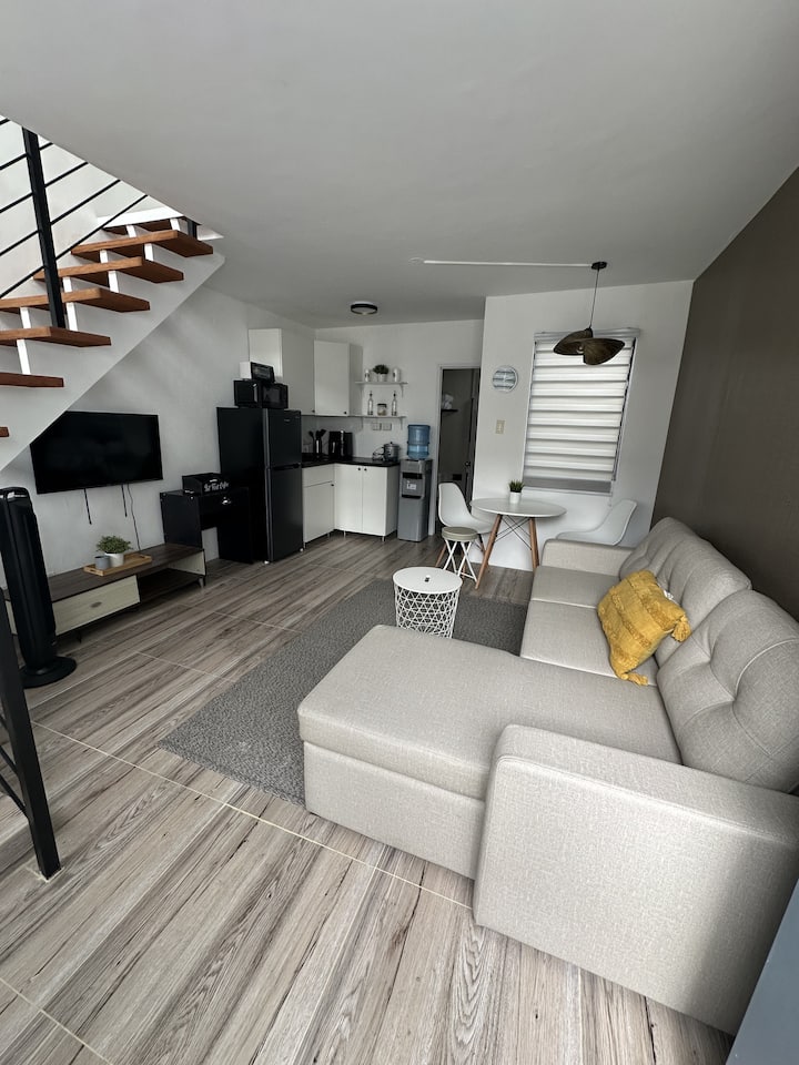 Sleeps 6 • Wifi + Smart Tv • Full Kitchen - Alfonso