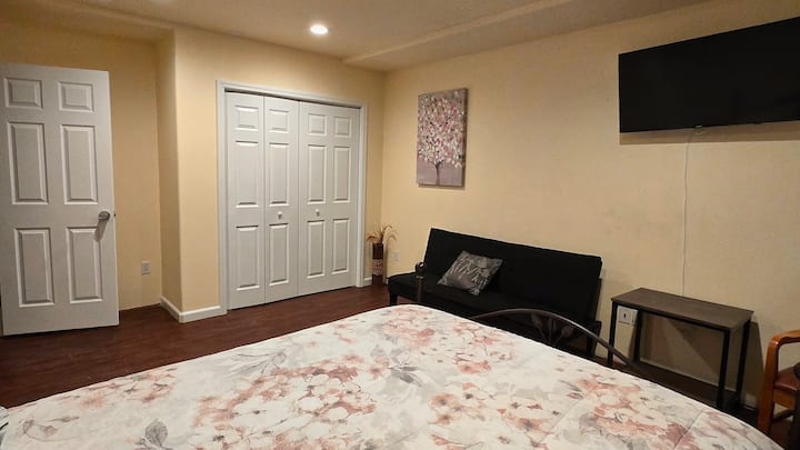 Big Private Room With Smart Tv - Medford, OR