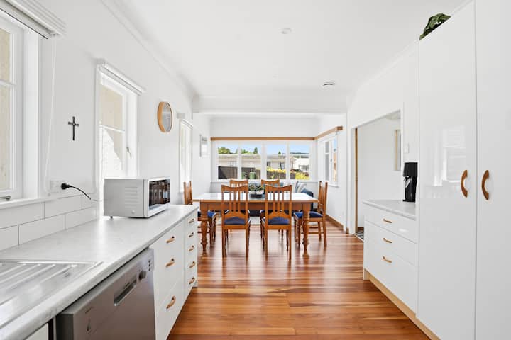 Grandma's House: 5 Beds, 1-7 Guests In 4 Rooms - Whangarei