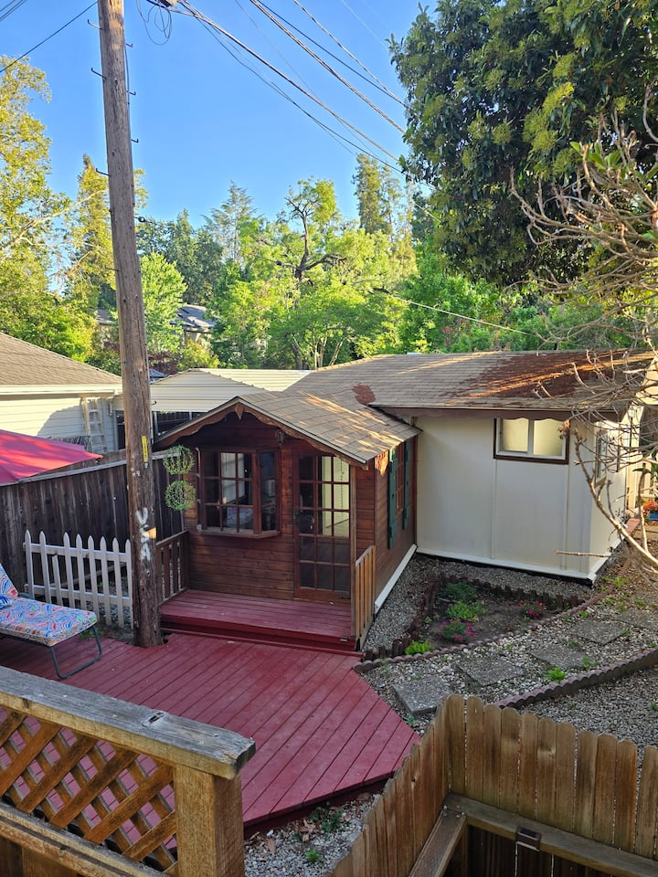 Cute Furnished Cottage With Washer/dryer/ Kitchen. - Danville, CA