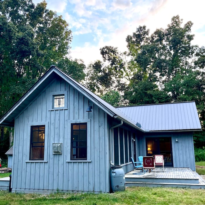Artist's Retreat In The Country - Devil's Hopyard State Park, East Haddam