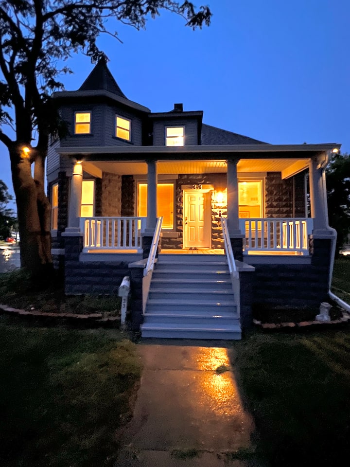 Newly, Bright & Spacious Retreat! - Fraser, MI