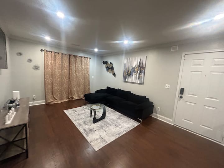 Two Bedroom Serene Getaway - Brookhaven, GA