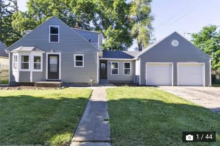 Shiawassee Special - Full House + Sheshed! - East Lansing, MI