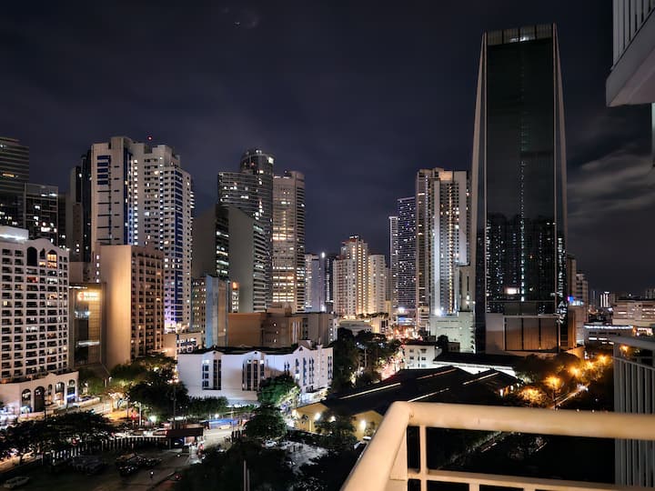 Free Parking Spacious 2 Bedroom Makati Flat - Makati