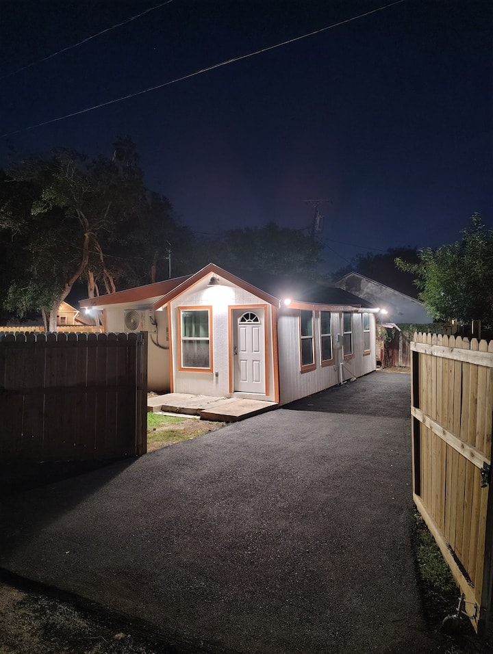 5 Star Private Getaway | Parking•fenced Yard•a/c - Pharr, TX