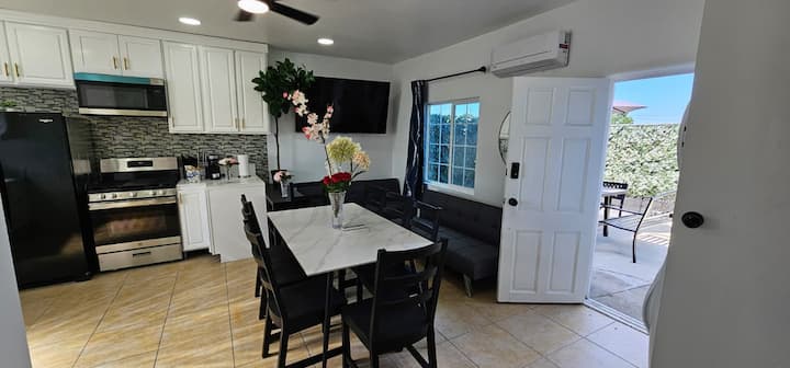 Near Lax, 4 Beds, 2 Bedrooms, Free Laundry - Carson