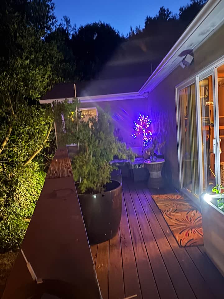 Relaxing Suite + Private Deck  In Paradise Spot - Oakland, CA