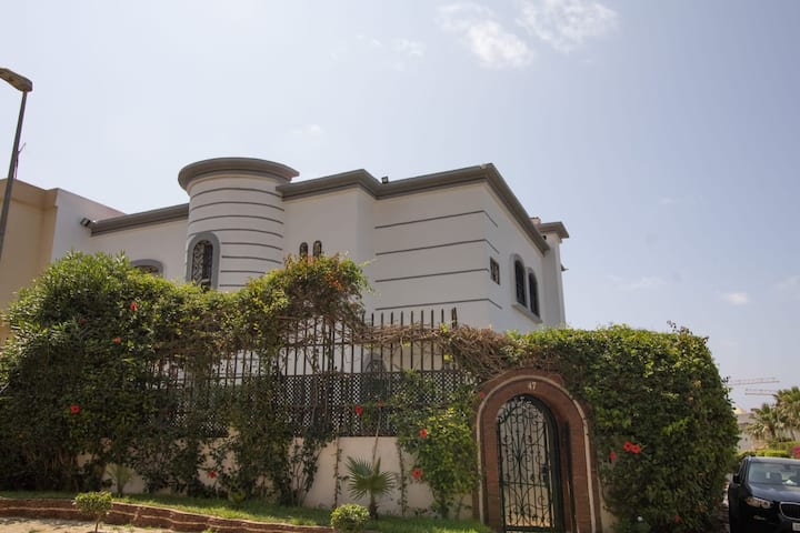 Magnifique Villa Sobre & Moderne - Casablanca, Maroc