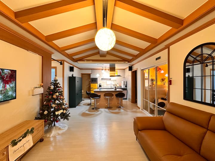 한동채

#강릉바다#사근진해변#캠핑과 펜션을 동시에
#별 쏟아지는 집
#도시 속 힐링주택 - Gangneung-si