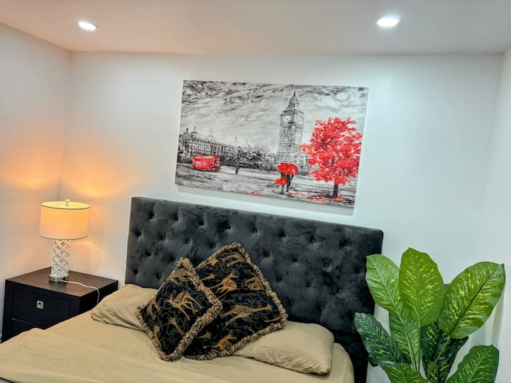 Private Large Bedrm - Queen Bed- Easy Commute - カナダ ハミルトン