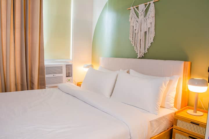 Cozy Oasis| Balcony |1br |Swimming Pool| Netflix - Pasig