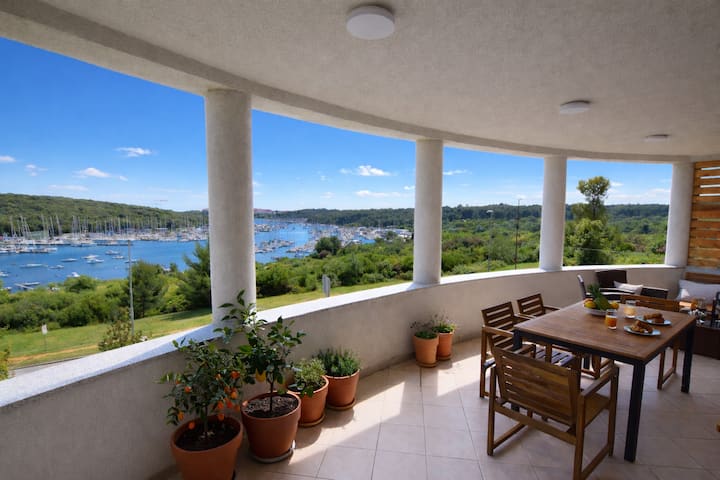 Pogled Na More | 3br | Balkon & Parking - Pula