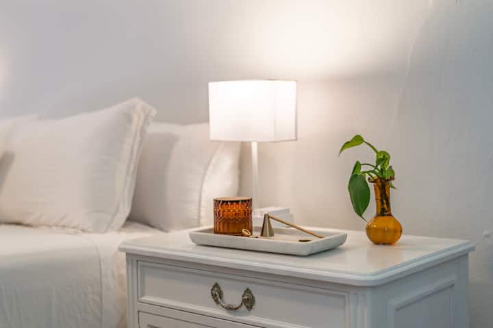 Soothing Old Town Stay • Local Sustainable Touches - Albuquerque, NM