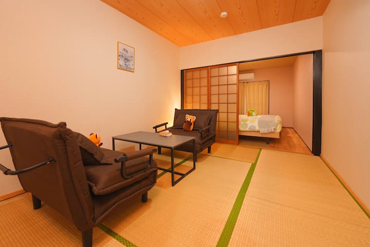 澄园民宿距离岸里车站走路三分钟，三站可达難波，四站可达心斎橋，一线直达梅田 - Japan