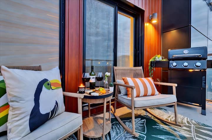 Lux Condo | 2 Br | Ac | Near Yeg | Balcony - アルバータ