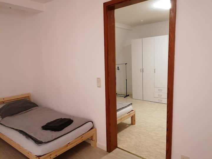 2 Zimmer (4 Einzelbetten) Mit Verbindunsgtür - Aschaffenburg