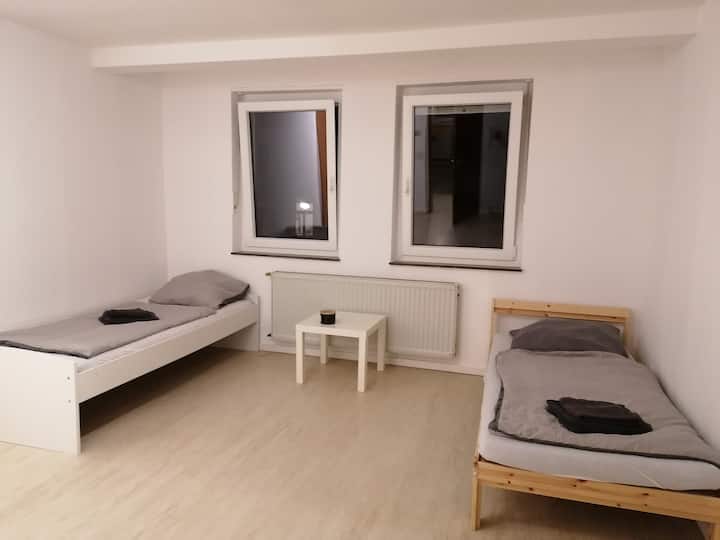 2 Zimmer (4 Einzelbetten) Mit Verbindunsgtür - Aschaffenburg